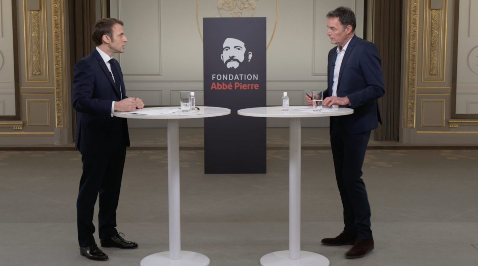 Exclusif : Emmanuel Macron face à la Fondation Abbé Pierre