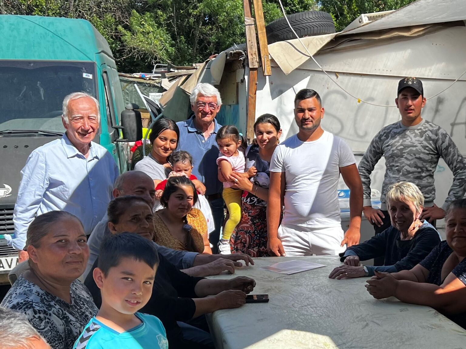 À Aubagne, la Fondation agit pour résorber les bidonvilles.